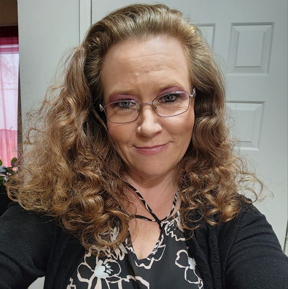 Gidgette's Closet (@lovethatgidge) | Poshmark